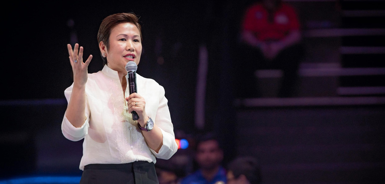 Malou Caluza, CEO de QNET, recibe un reconocimiento como Mujer Ejecutiva del Año